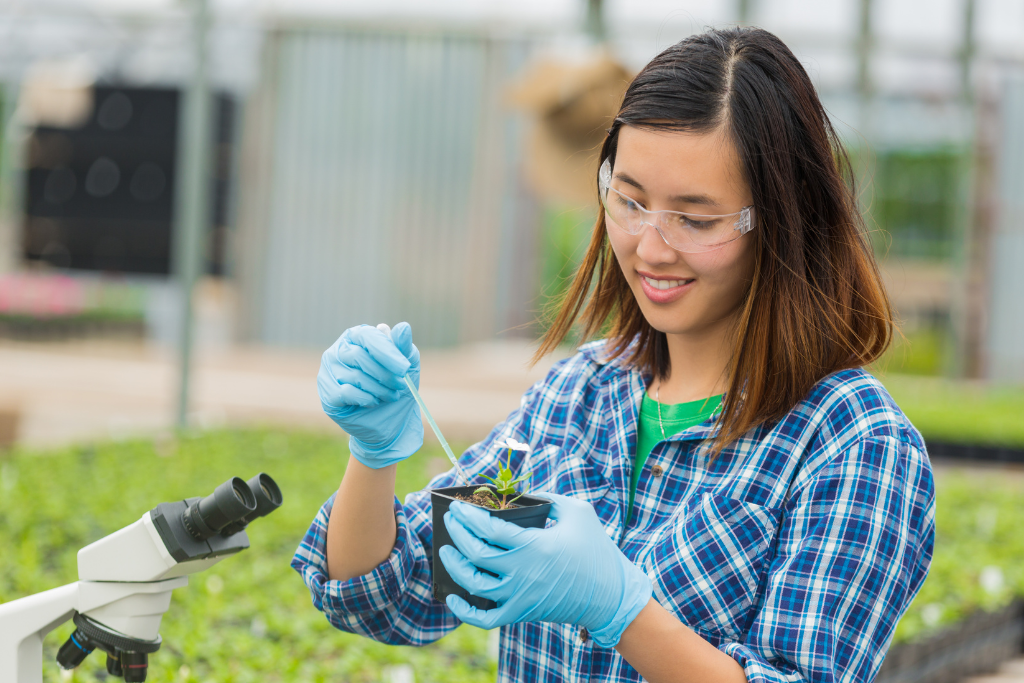 🔬 Biology Work Experience for Year 12 | Summer Internships